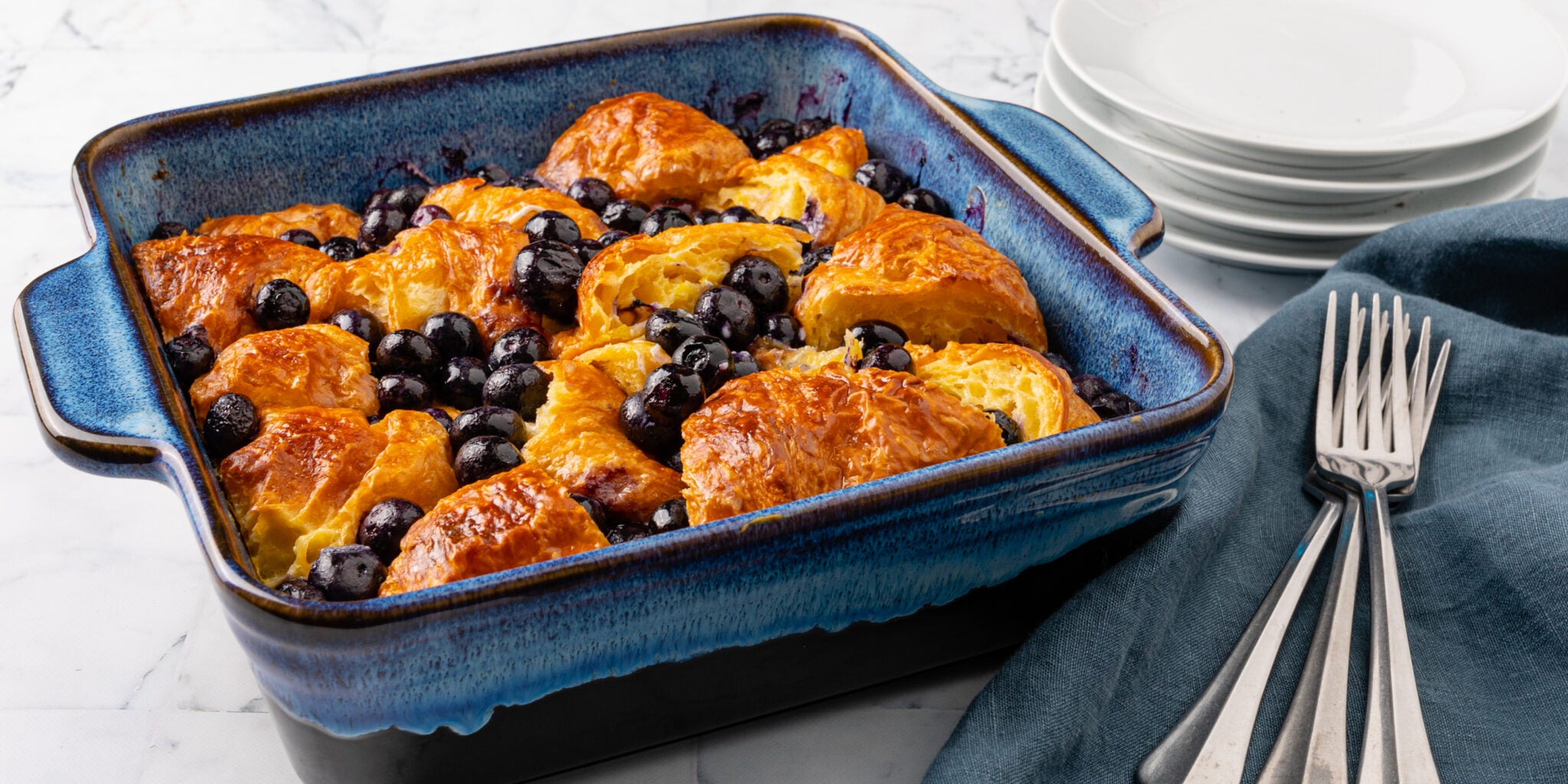 Cazuela de desayuno con cruasán de arádanos - Splenda®