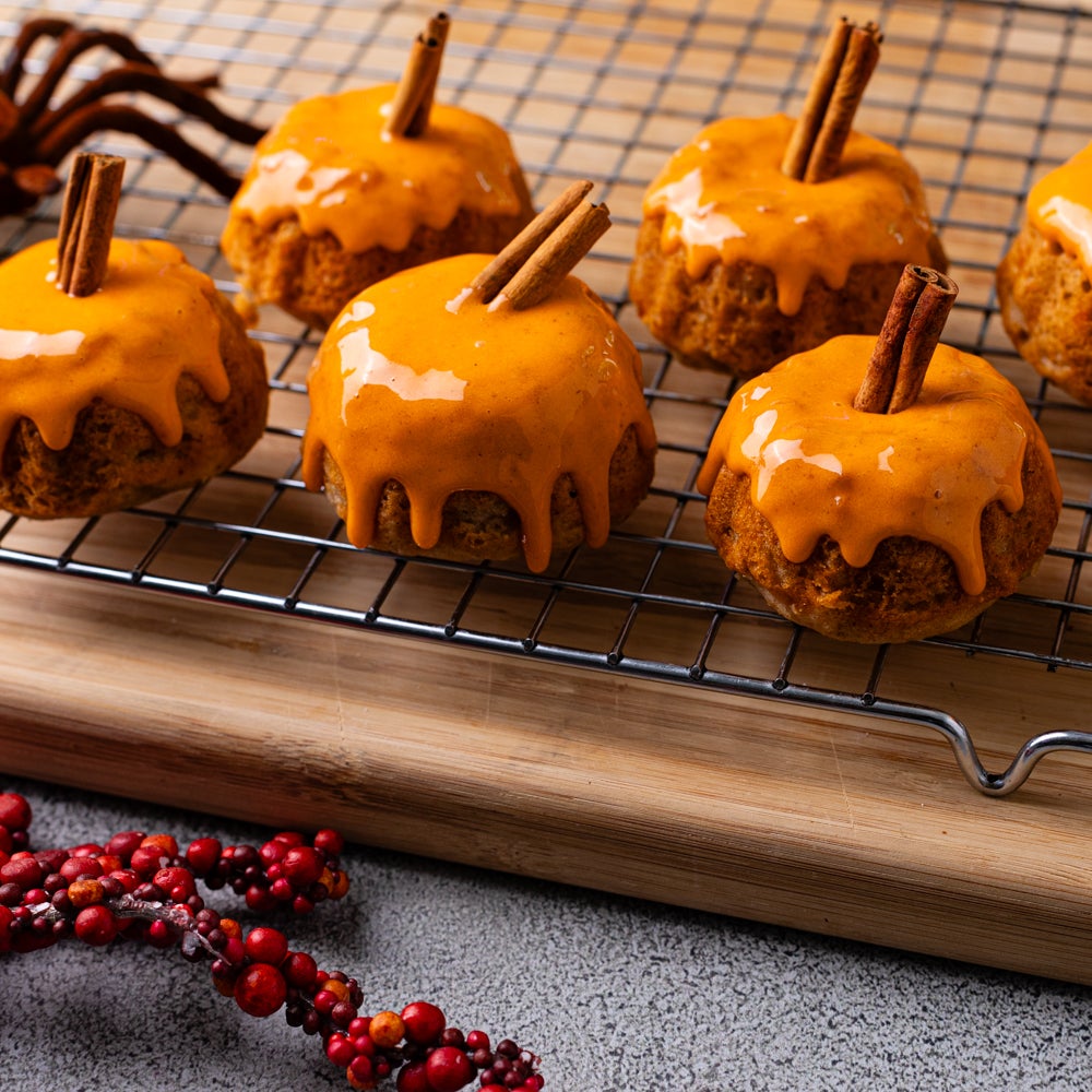 Mini Pumpkin Spice Cakes - Splenda®
