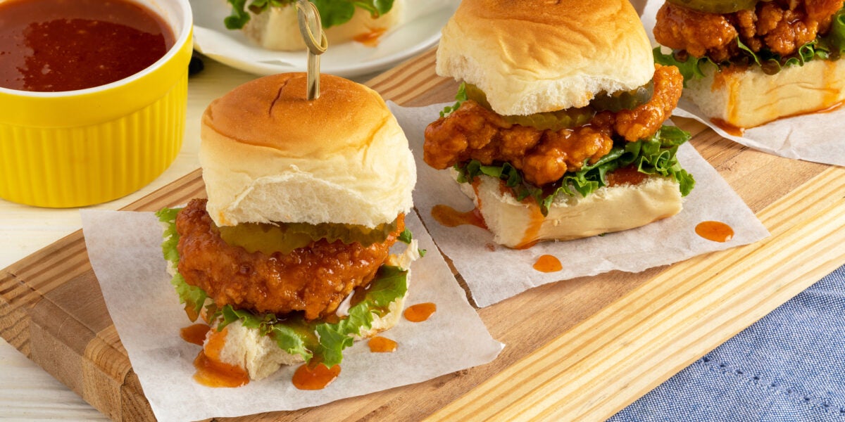 Hot "Honey" Chicken Sliders - Splenda®