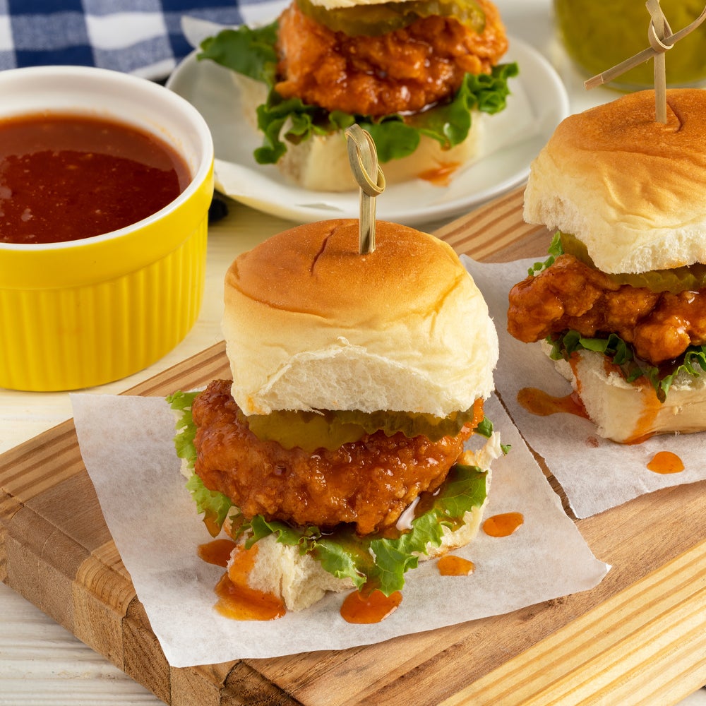 Hot "Honey" Chicken Sliders - Splenda®